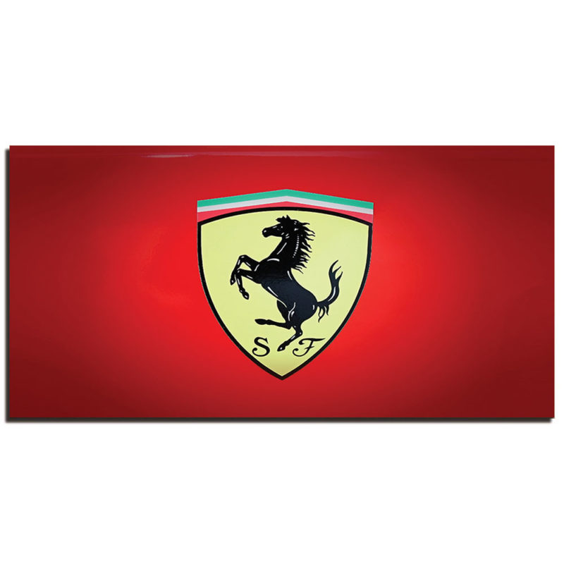 Quadro del logo Ferrari su sfondo rosso • Tabloide IT